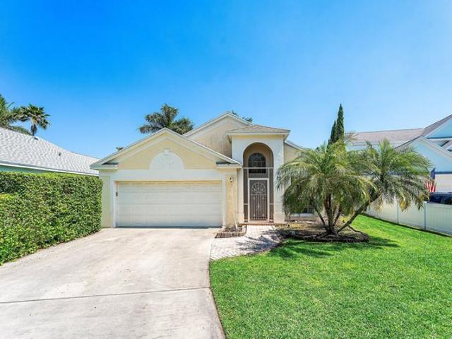 29 Swallow Dr, Boynton Beach, FL 33436