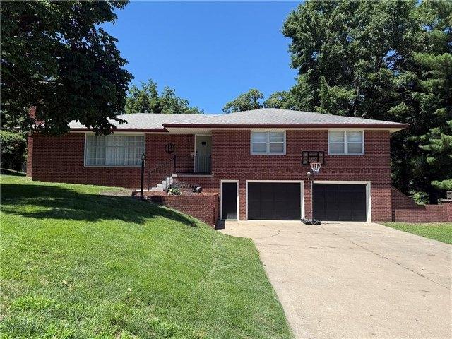 29 Stonecrest Ter, Saint Joseph, MO 64506