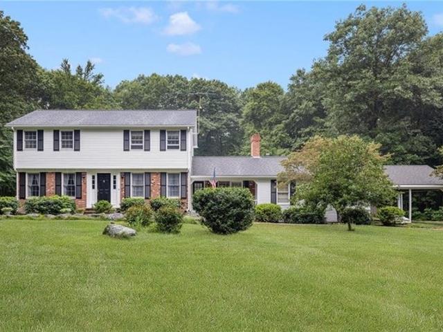 29 Suddard Ln, Scituate, RI 02857