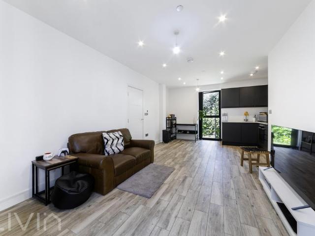 29F Leslie Park Road, Croydon CR0 2 bed flat to rent £1,650 pcm £381 pw