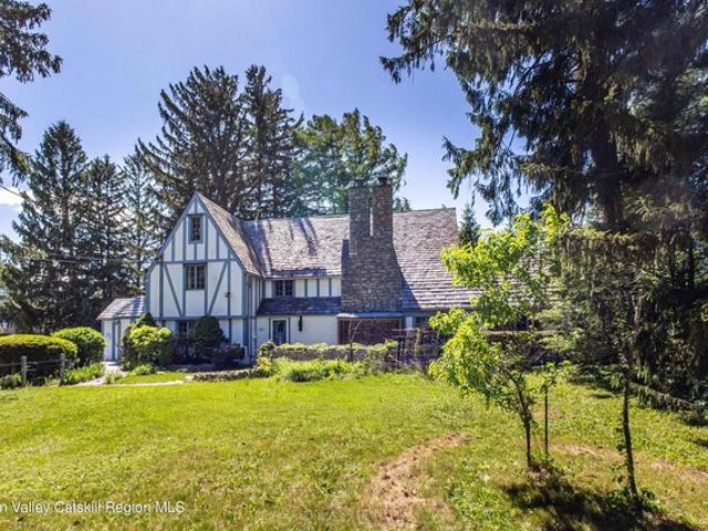 2 Malden Ave, Saugerties, NY 12477