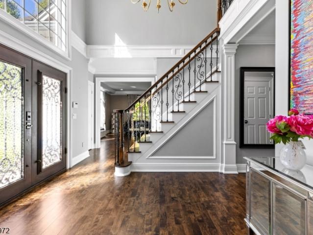 2 Manor Dr