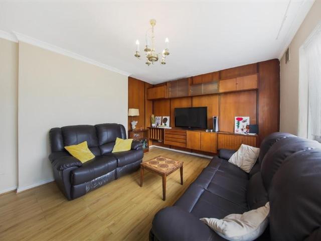 2 Manor Hall Drive, London