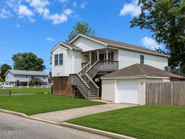 2 Manahassett Park Drive