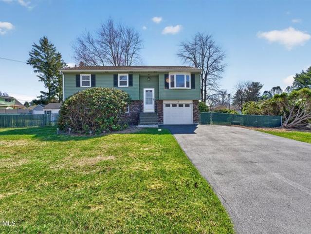 2 Maple Dr, Colonie, NY 12205