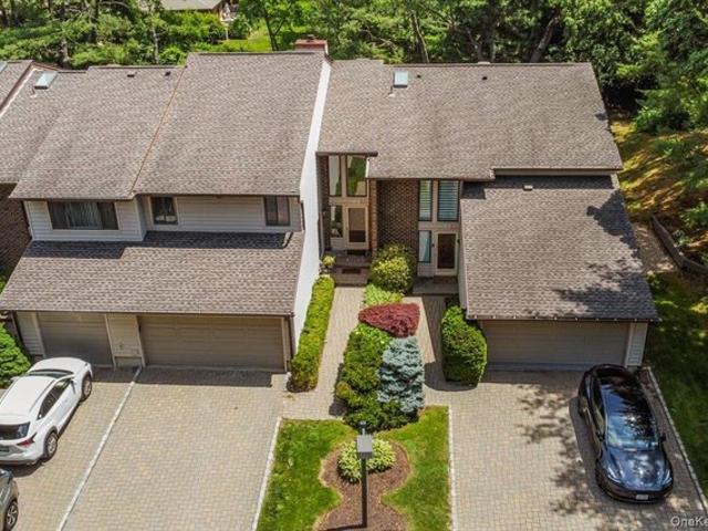 2 Maple Run Dr, Jericho, NY 11753