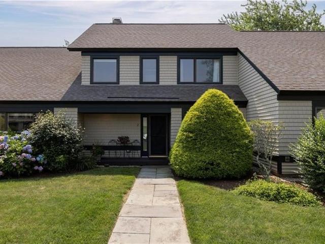 2 Martingale Ln, Narragansett, RI 02882