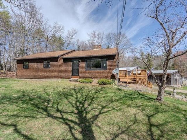 2 McCrillis Rd, Nottingham, NH 03290