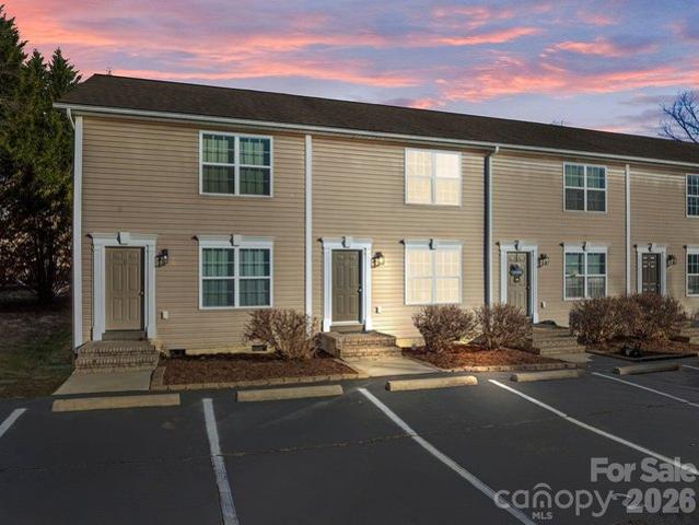2 Meadow Glen Dr, Fletcher, NC 28732