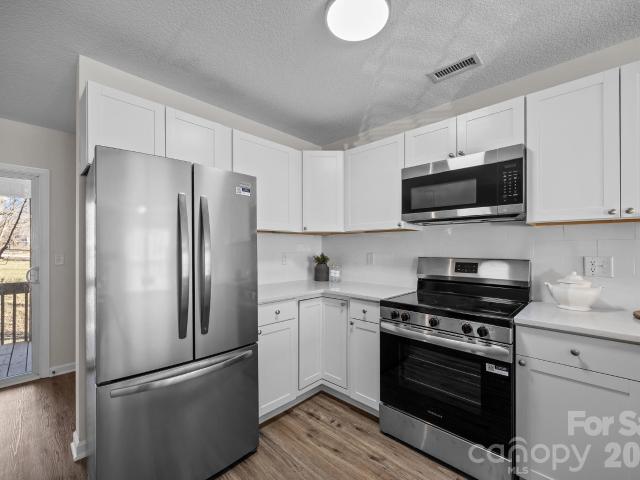 2 Meadow Glen Drive