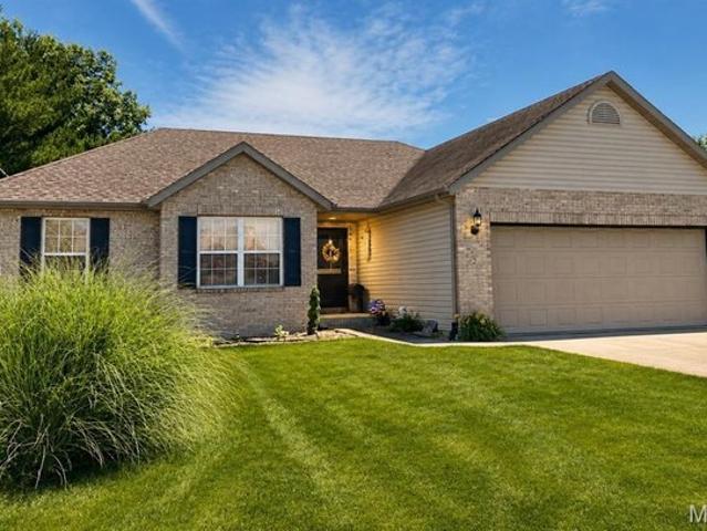 2 Meadowbrooke Dr, Troy, IL 62294