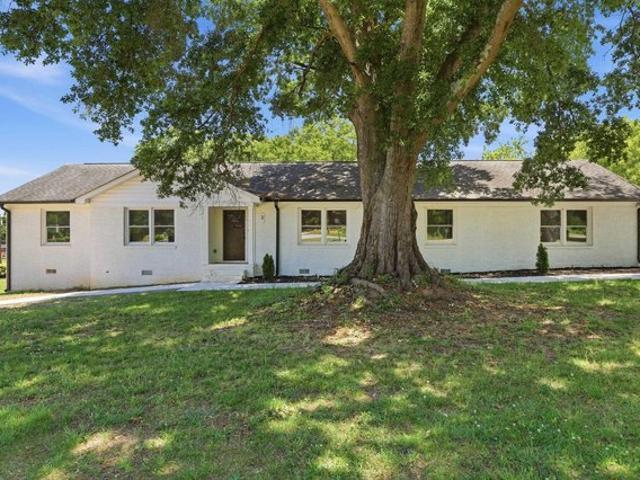2 Melbourne Ln, Greenville, SC 29615