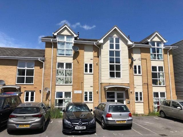 2 Melgate Close, Bournemouth, Dorset. 2 bed apartment to rent £1,150 pcm £265 pw