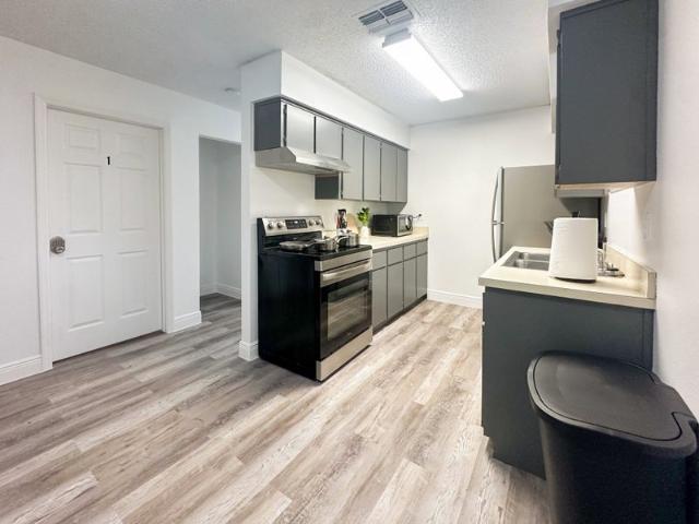 2 memebers only ! Spacious & homey Clearwater Ho