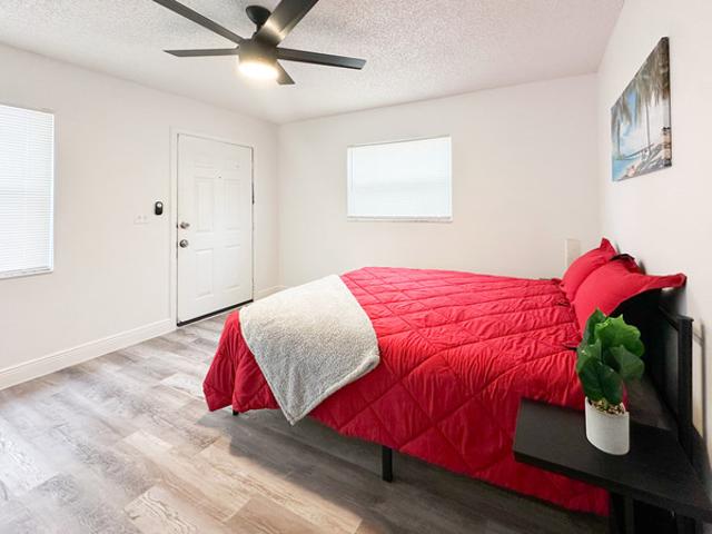 2 memebers only ! Spacious & homey Clearwater House close to everything !