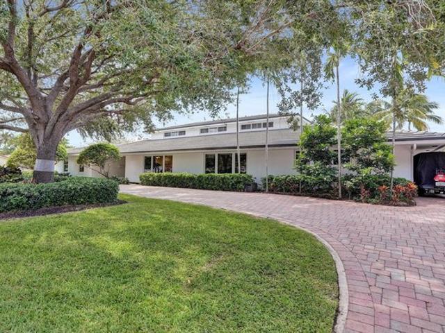 2 Mendota Ln, Sea Ranch Lakes, FL 33308