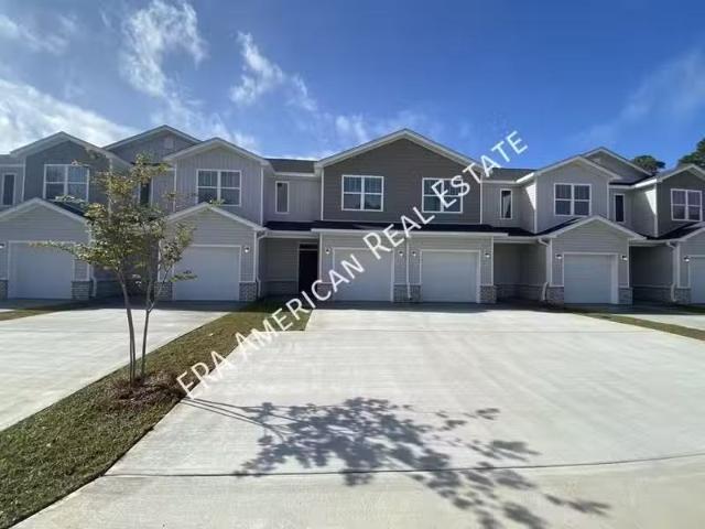 2 miles from Hurlburt Field AFB! 1009 Skylark Rd