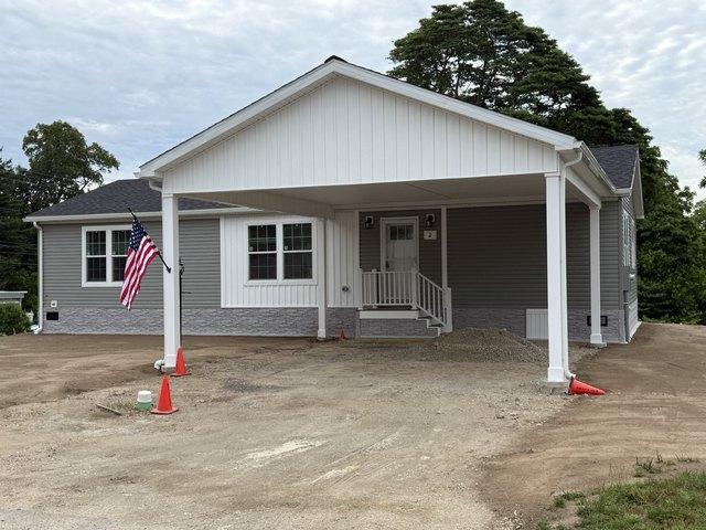 2 Millwood Dr, Uncasville, CT 06382