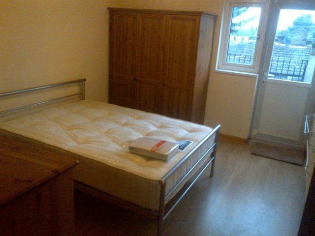 2 Min Walk to Tube. Lge 1 Bed Flat. Mostbills inc