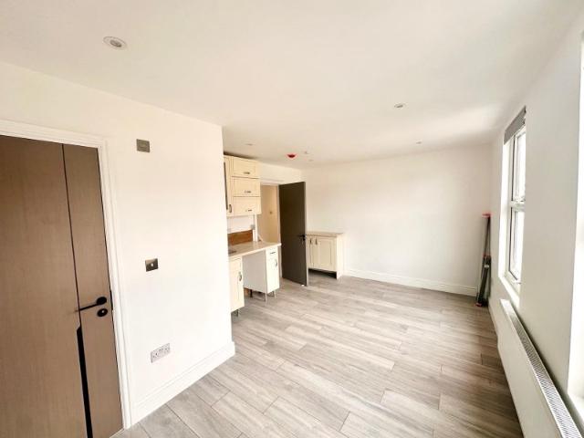 2 Modern Studio Flat to Rent Se6