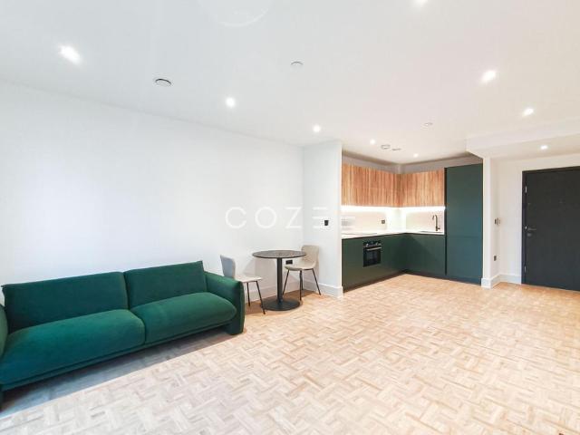 2 Monarch Square, Clapham SW11 1 bed flat to rent £2,600 pcm £600 pw