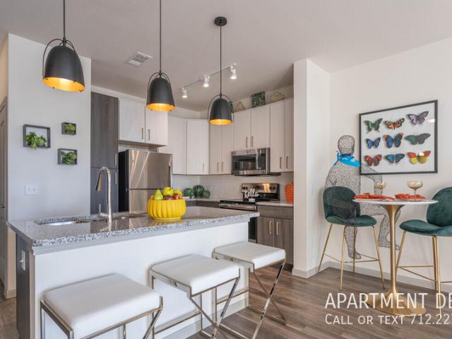 2 months free luxury apartment in Baytown