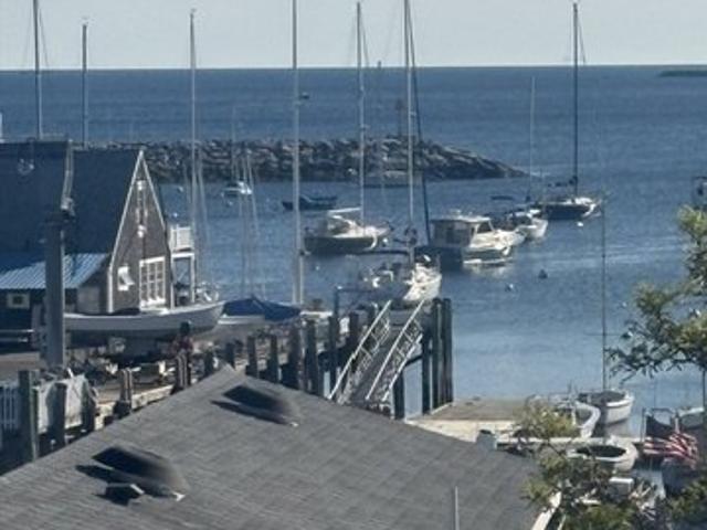 2 Mount Pleasant St Apt 3, Rockport, MA 01966