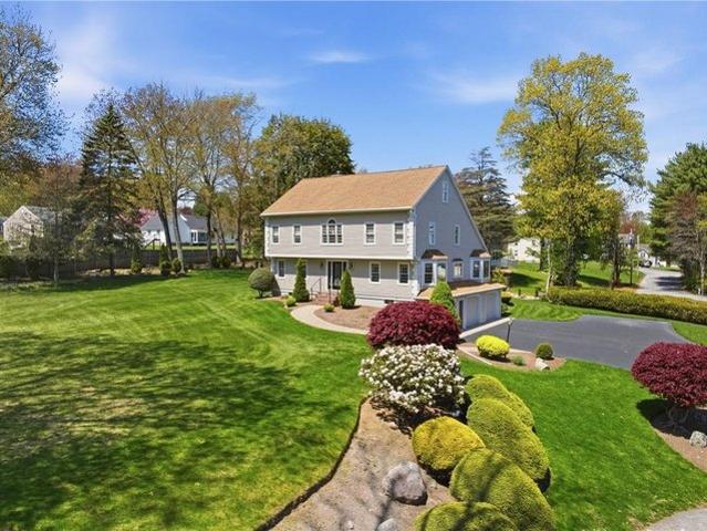 2 N Hereford Dr, Cumberland, RI 02864