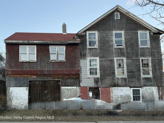 2 N Montgomery St, Athens, NY 12015