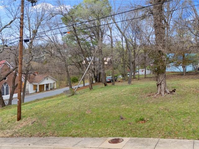 2 N Willow Avenue