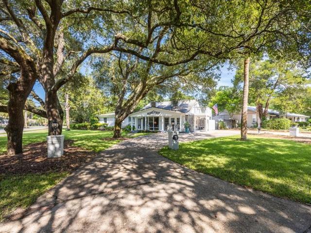 2 NE Bay Dr, Fort Walton Beach, FL 32548