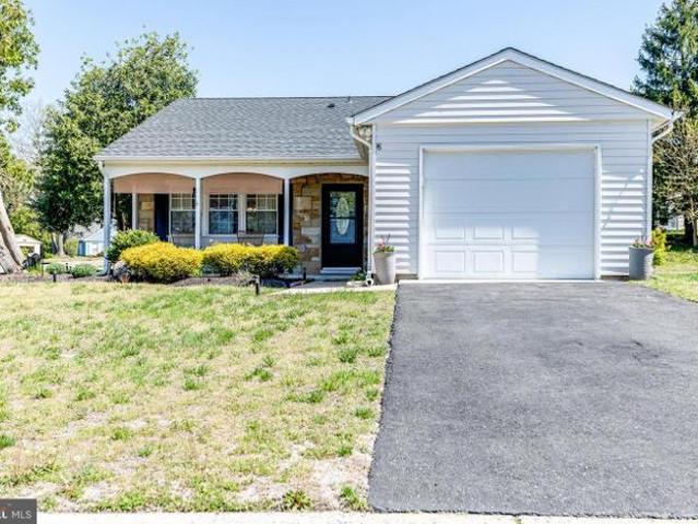 2 New Castle Dr, Southampton, NJ 08088