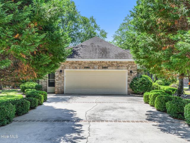 2 Niblick Court