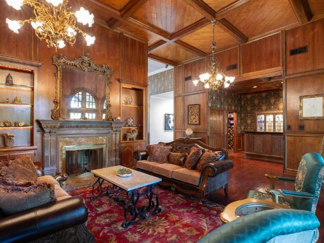2 Nobhill Drive