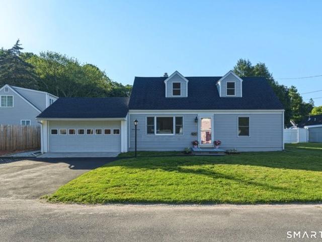 2 Oven Rock Rd, Bethel, CT 06801