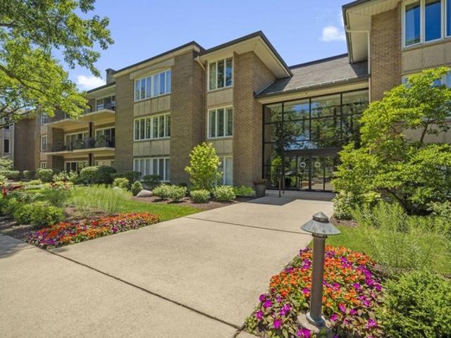 2 Oak Brook Club Dr Apt C106, Oak Brook, IL 60523