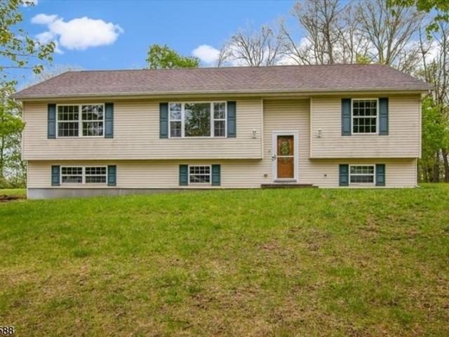 2 Oak St, Newton, NJ 07860