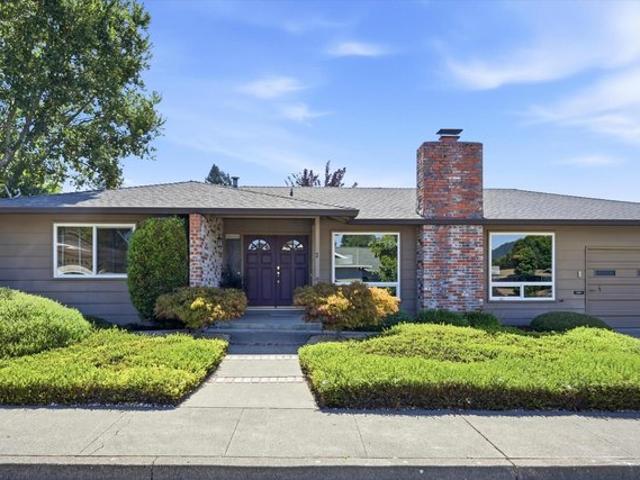 2 Oakhurst Pl, Santa Rosa, CA 95409