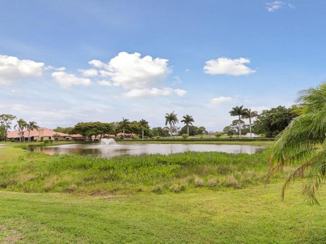 2 Old Fence Rd, Palm Beach Gardens, FL 33418