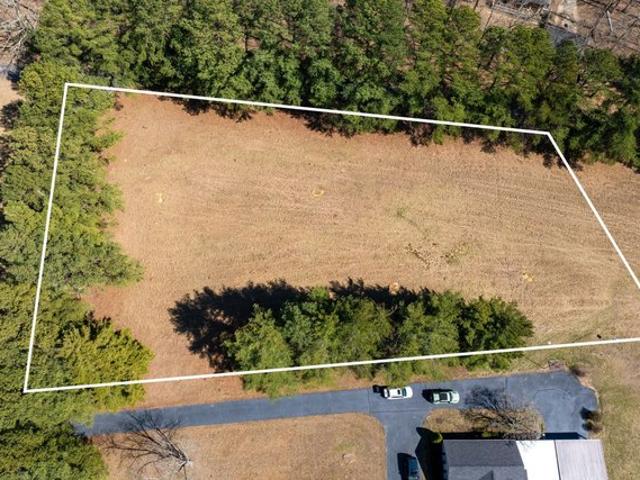 2 Old Pond Ln, Dickson, TN 37055