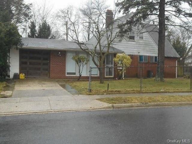 2 Orchid Rd, Levittown, NY 11756