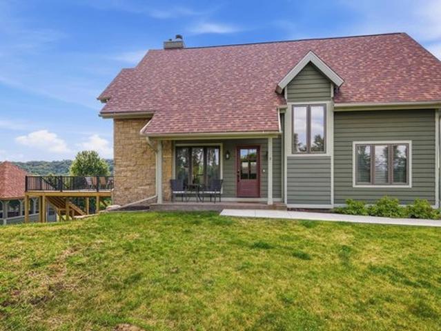 2 Augusta Dr, Galena, IL 61036