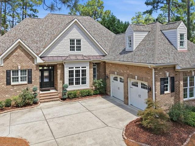 2 Augusta Dr, Southern Pines, NC 28387