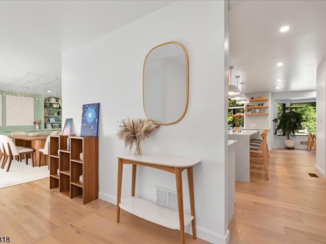 2 Abbott Ct