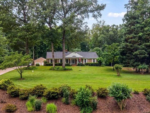 2 Abel Dr, Fredericksburg, VA 22406