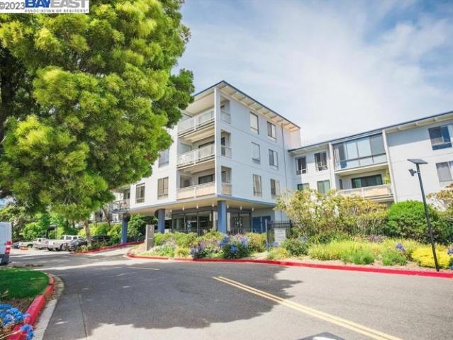 2 Admiral Dr #280, Emeryville, CA 94608