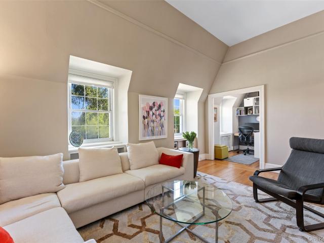 2 Alden Place 4D