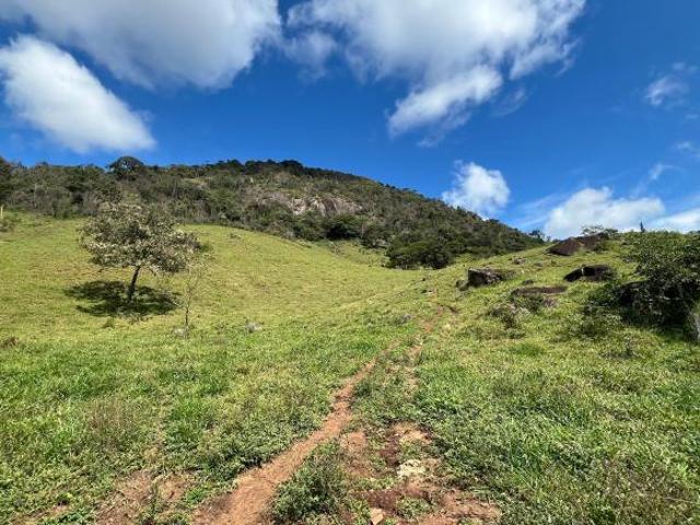 2 ALQUEIRES NO ALTO DA MONTANHA COM VISTA INCRÍVEL PARA A SERRA DA MANTIQUEIRA