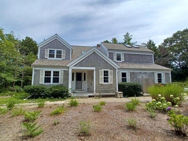2 Angel St, Falmouth, MA 02536