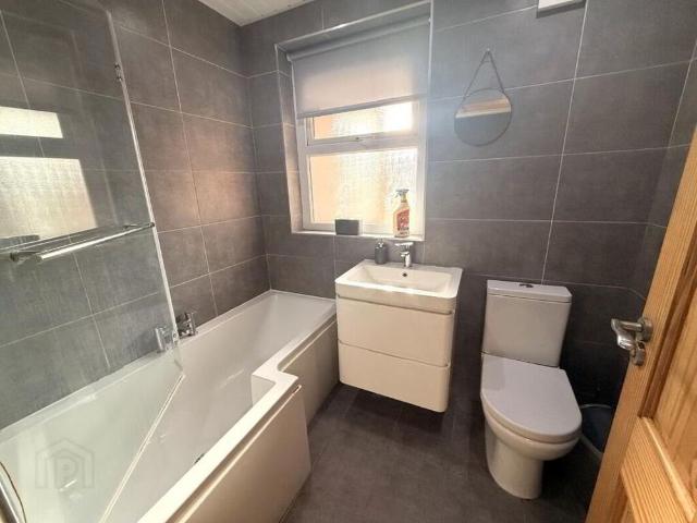 2 Annadale Flats, Belfast, BT7 3AW